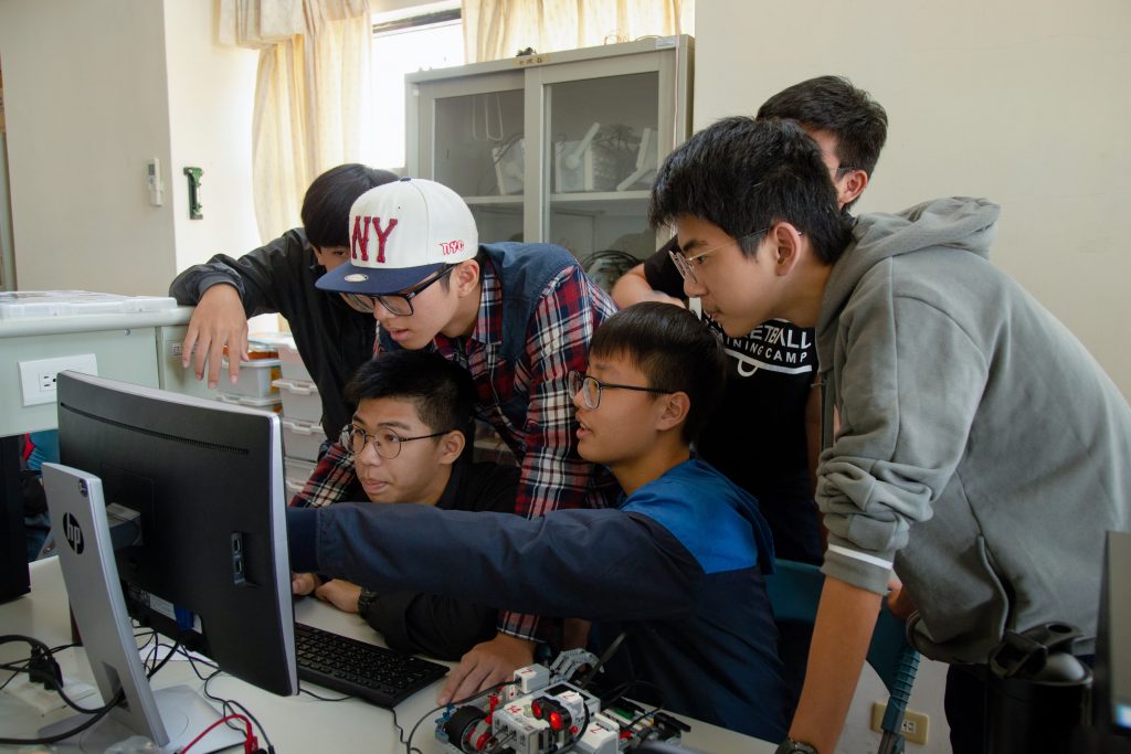 IBM 推出免費數位學習平台Open P-TECH | 中華日報|中華新聞雲