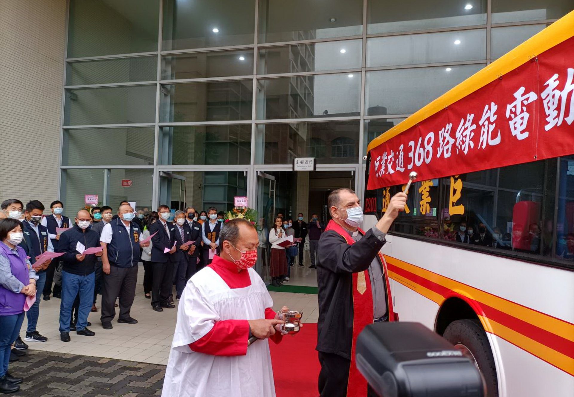 中市綠能電動公車4月駛入靜宜大學 學生通勤更便利 | 中華日報|中華新聞雲