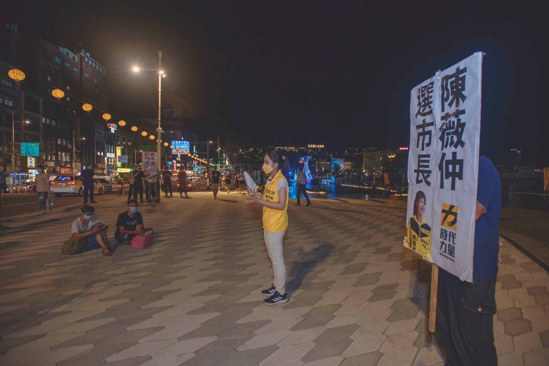 陳薇仲街講 警察舉牌中斷 | 中華日報|中華新聞雲