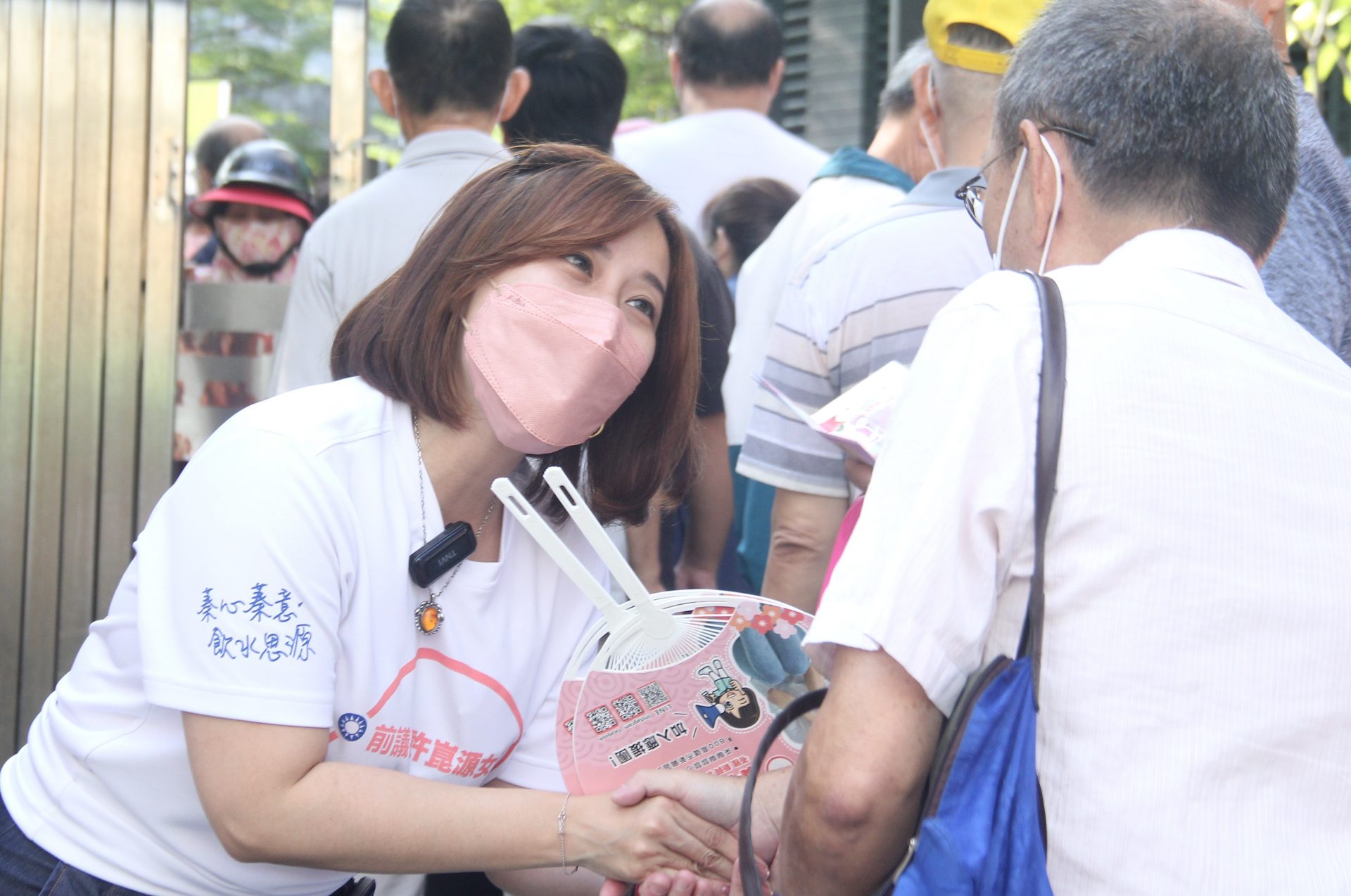 重陽敬老 高市議員候選人許采蓁問候長輩爭取支持 | 中華日報|中華新聞雲