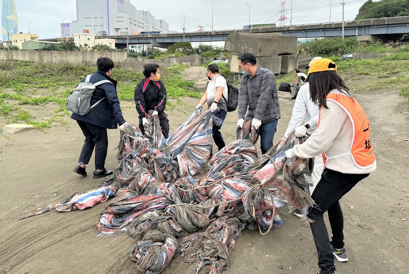 海岸100%全認養達標 新北表揚認養單位暨淨灘種子培訓講座 | 中華日報|中華新聞雲