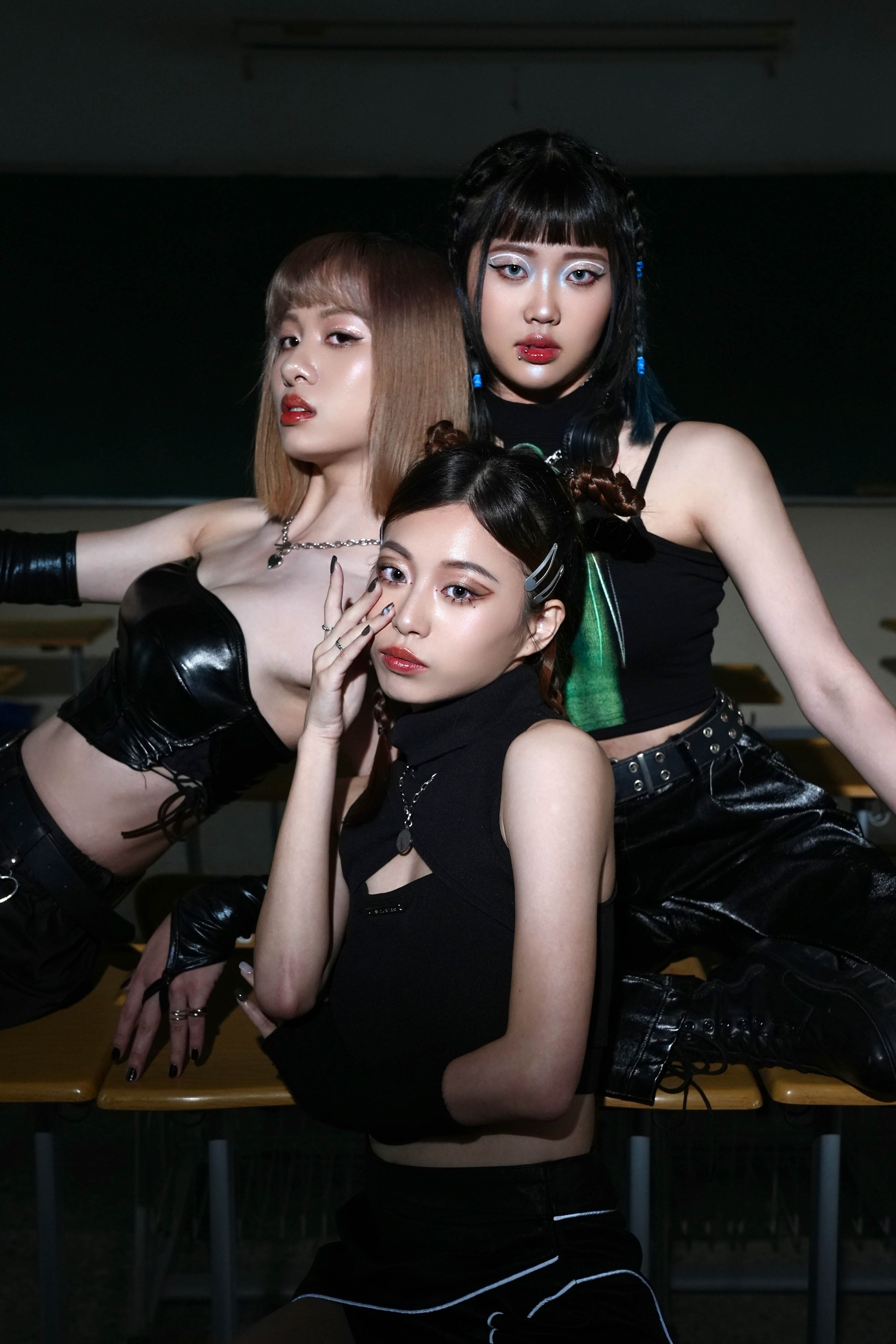 KISSME全台首支鑽光系眼線獨家打造Y3K未來感妝 | 中華日報|中華新聞雲