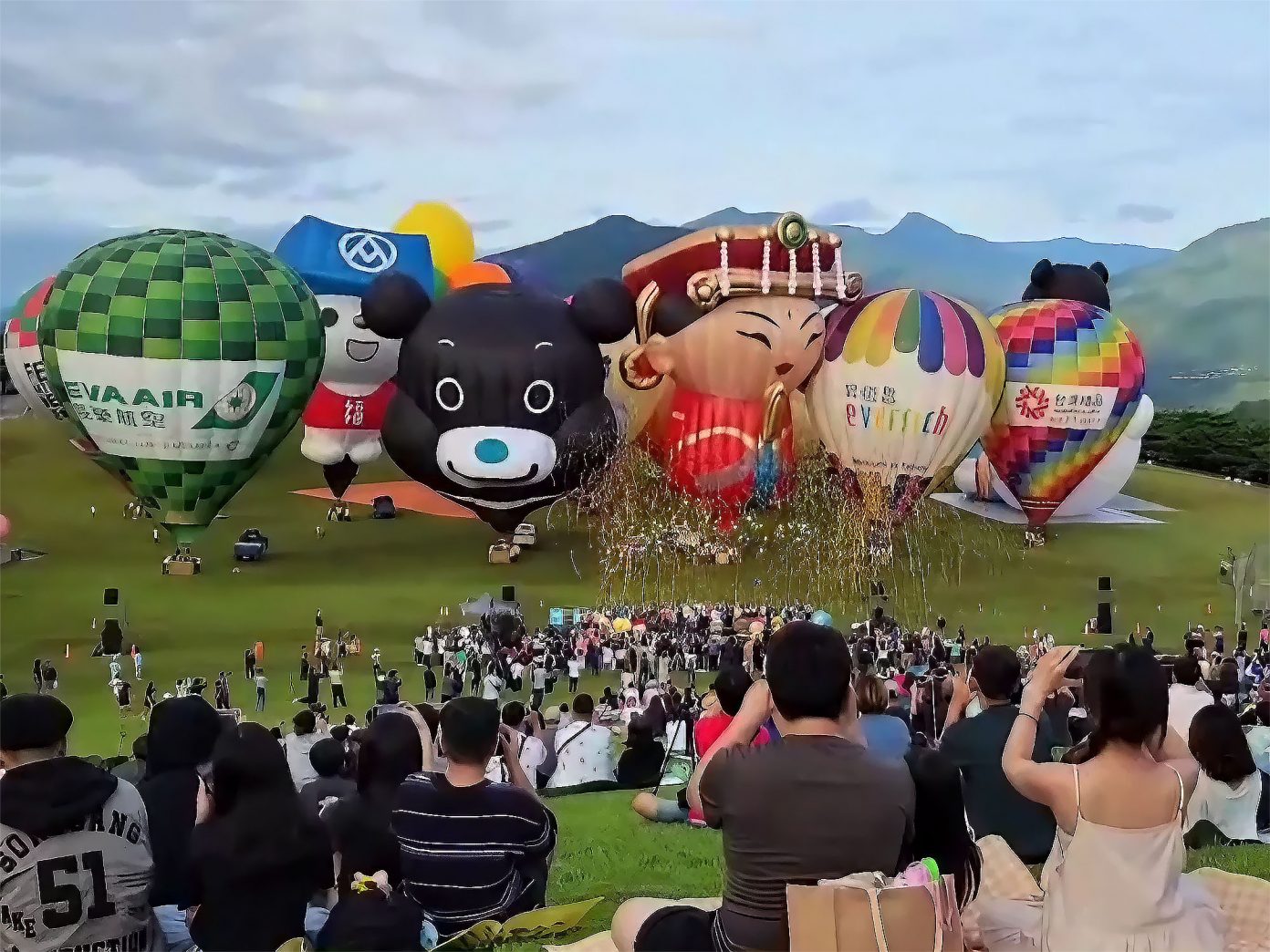 台灣國際熱氣球嘉年華盛大開幕 26顆熱氣球齊飛震撼全場! | 中華日報|中華新聞雲