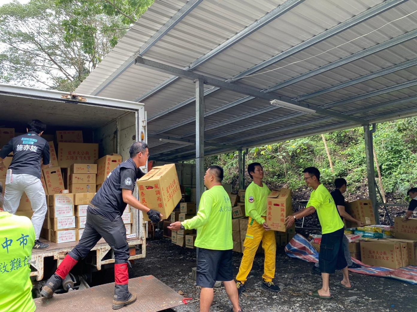 民眾黨高市黨部送物資前進桃源區 | 中華日報|中華新聞雲